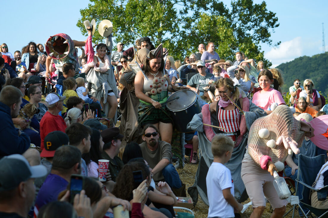 Flotsam River Circus entertains packed crowd in Steubenville | News ...